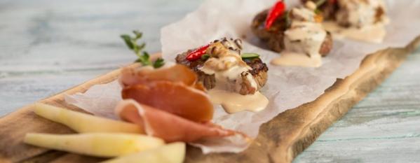 Beef Tenderloin Canapes With Carmelized Balsamic Onions And A Blue ...